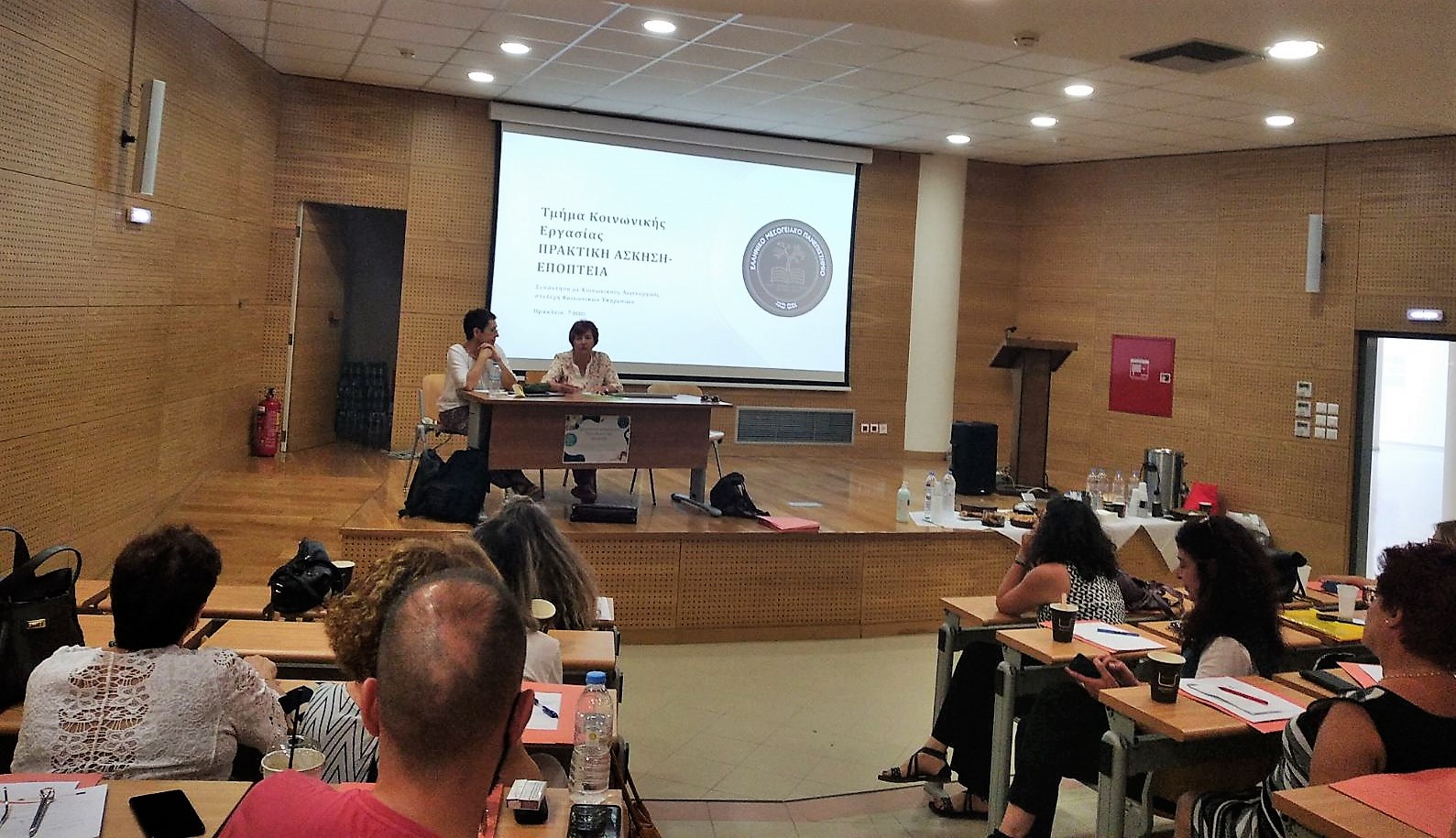 Συνάντηση επαγγελματιών κοινωνικών λειτουργών στις εγκαταστάσεις του ...